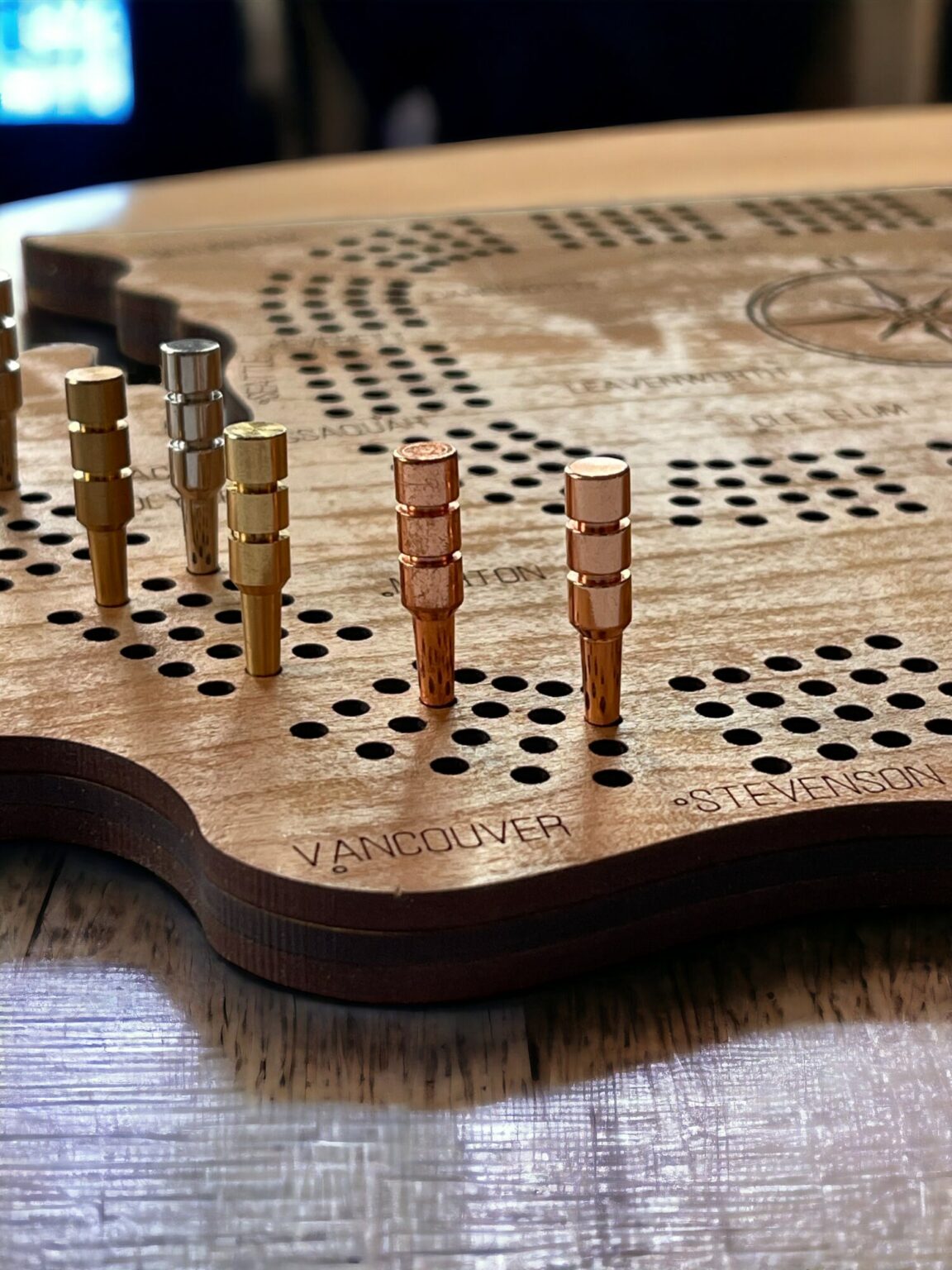 Washington State Cribbage Board With Cards And Metal Pegs